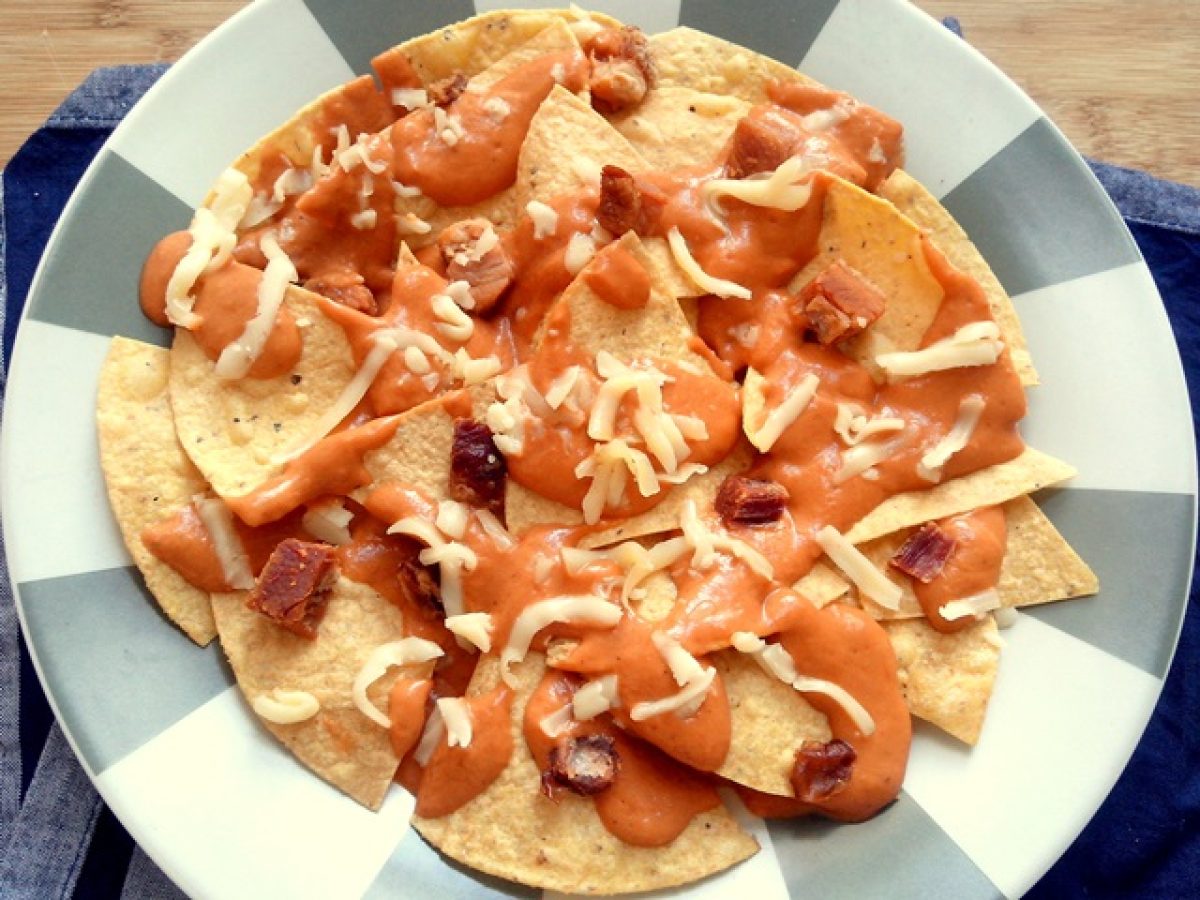 Nachos com cheddar e bacon (Filled Nachos) – COZINHANDO PARA 2 OU 1