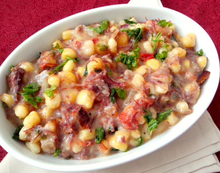 Mungunzá com carne seca (canjica amarela salgada, típica do Nordeste ...