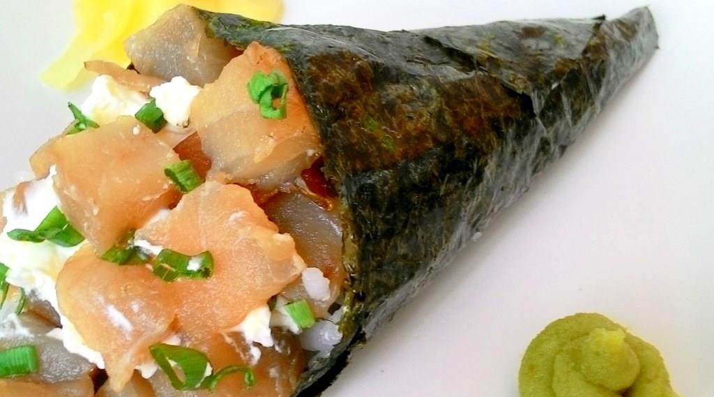 Como fazer temaki (cone de sushi) – COZINHANDO PARA 2 OU 1