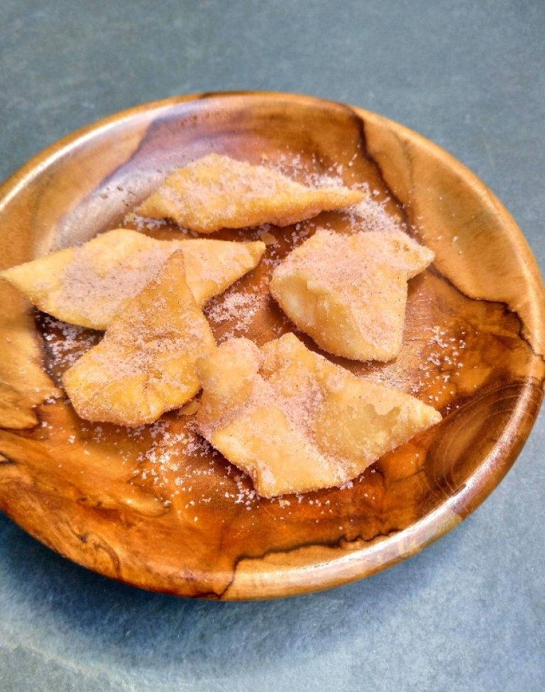 Crustolli, crostolli, grostolli, grostói (casquinha de massa frita com ...