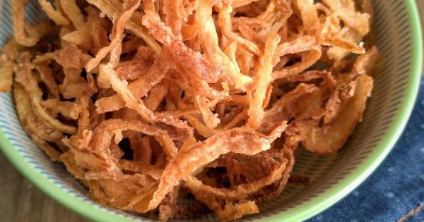 Como fazer crisps de cebola (cebola crocante) - COZINHANDO PARA 2 OU 1